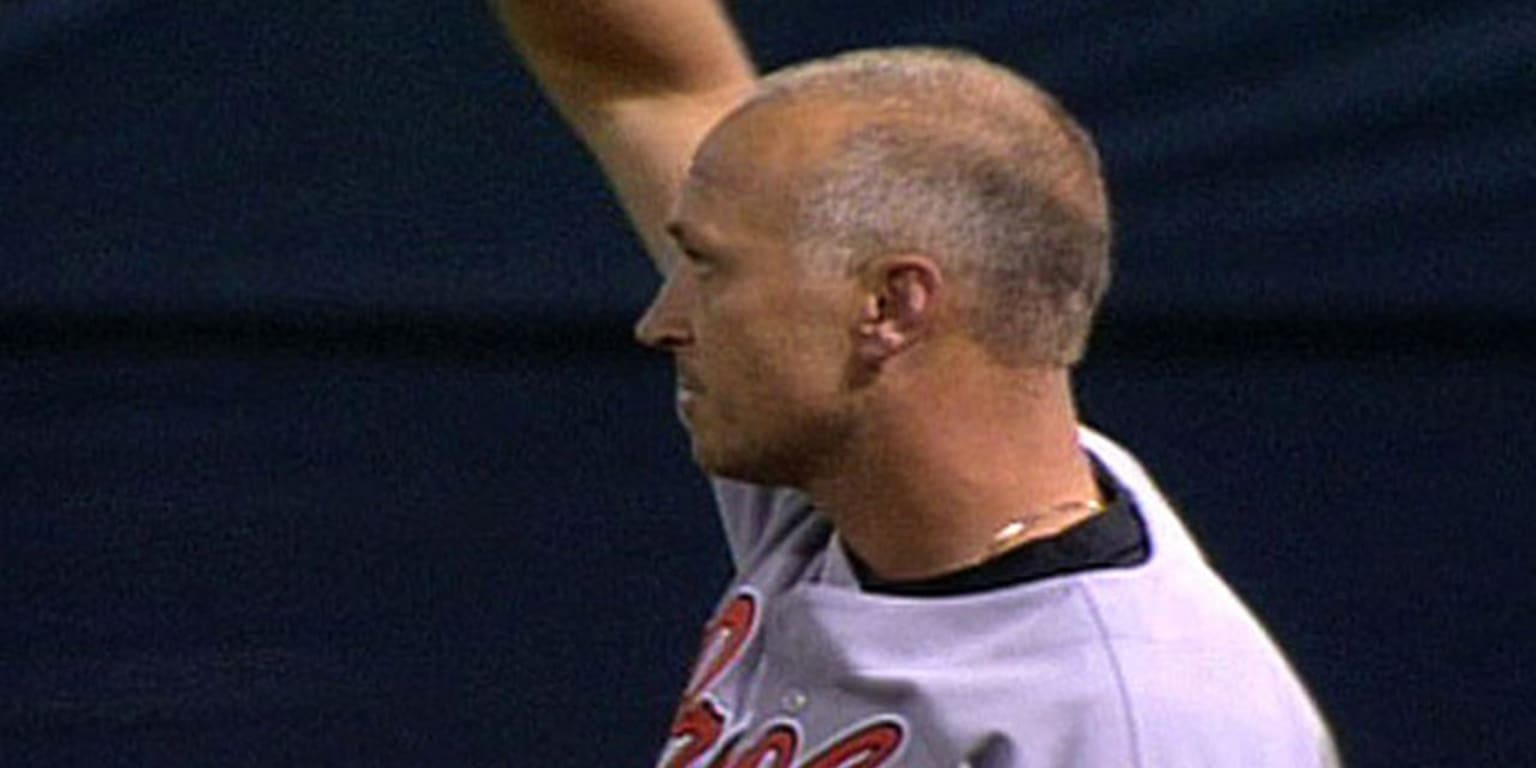 Revivamos el hit #3,000 de Cal Ripken Jr.