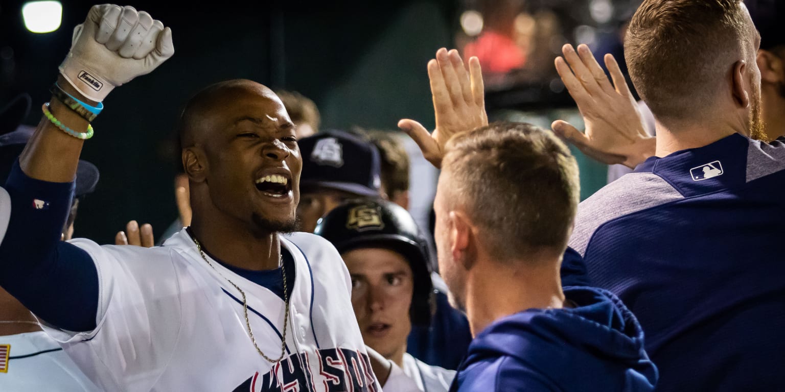 Keon Broxton's new stance comes to big leagues