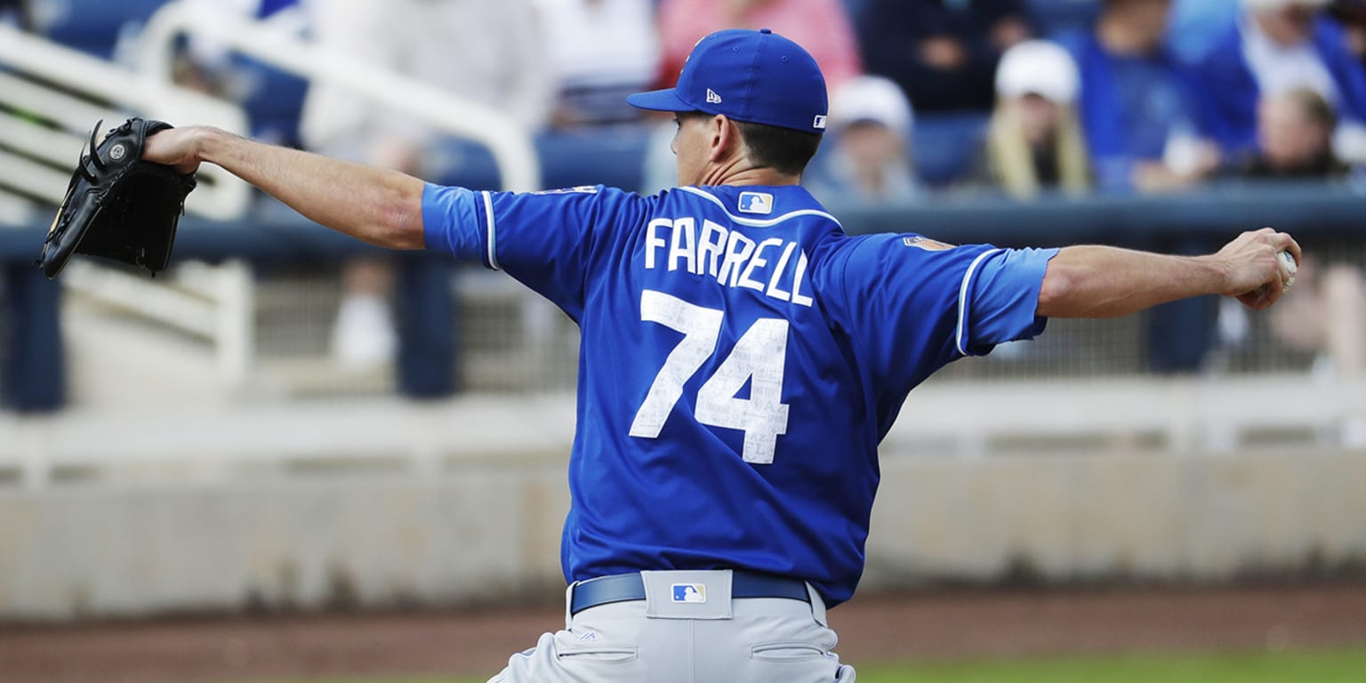 Los Dodgers obtienen a Luke Farrell de los Reales