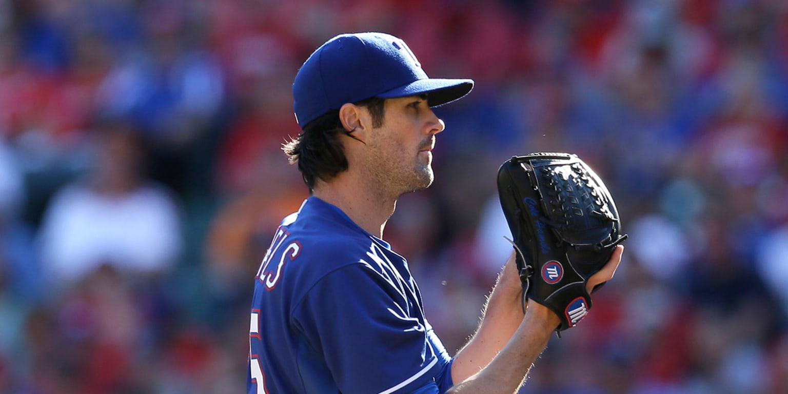 Cole Hamels pitches Rangers to AL West title