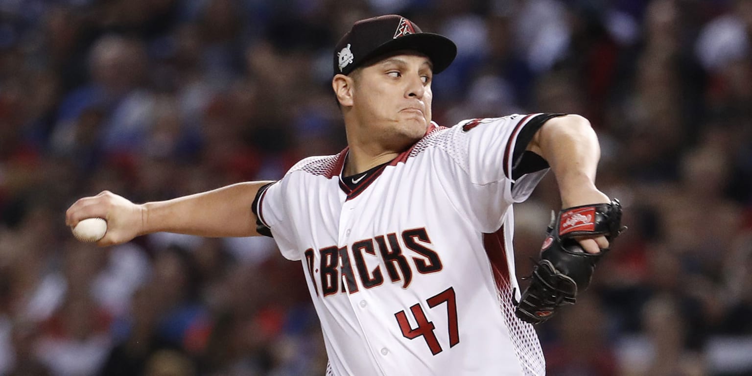 Reds sign David Hernandez to 2-year deal