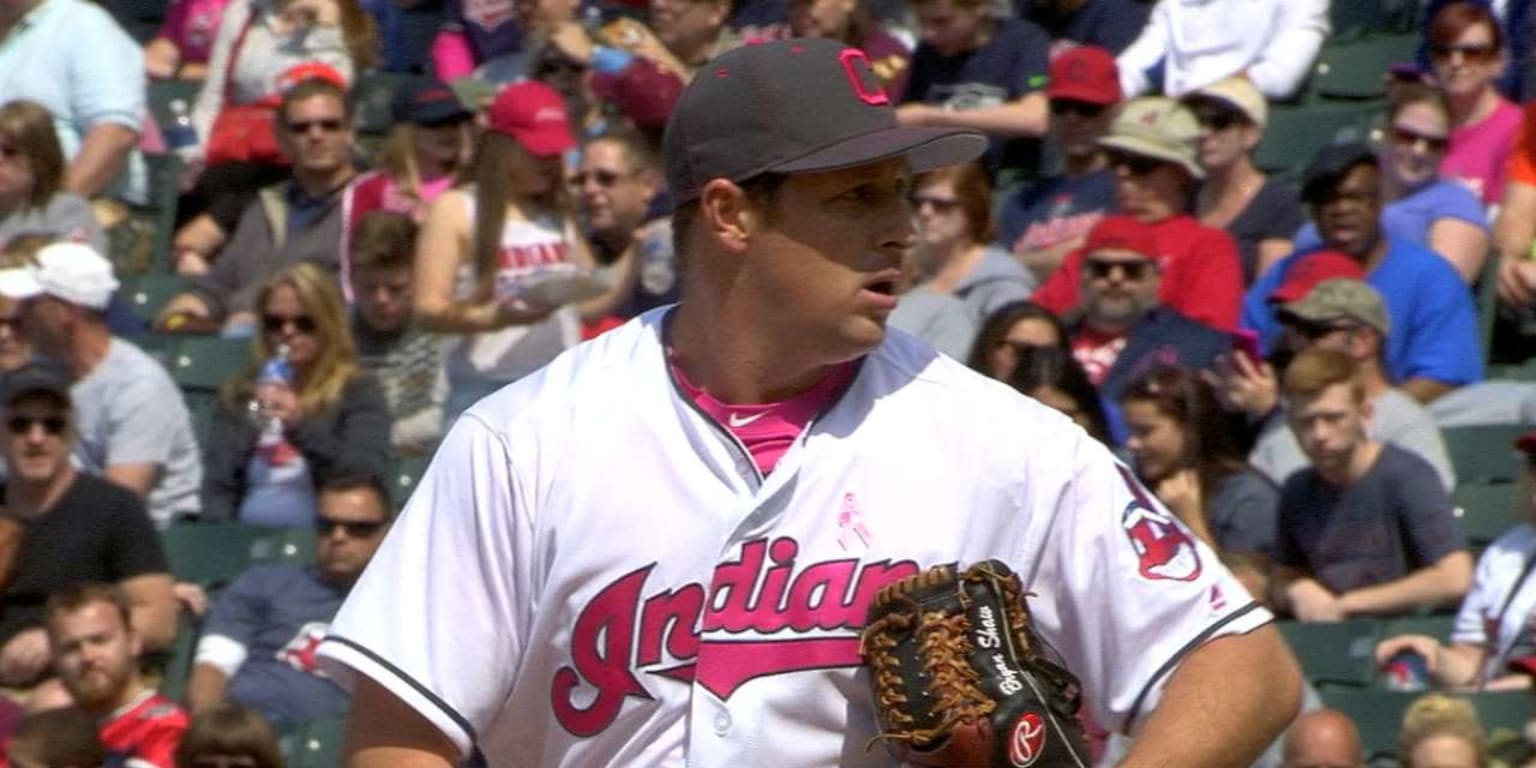 Bryan Shaw induces key double plays in win