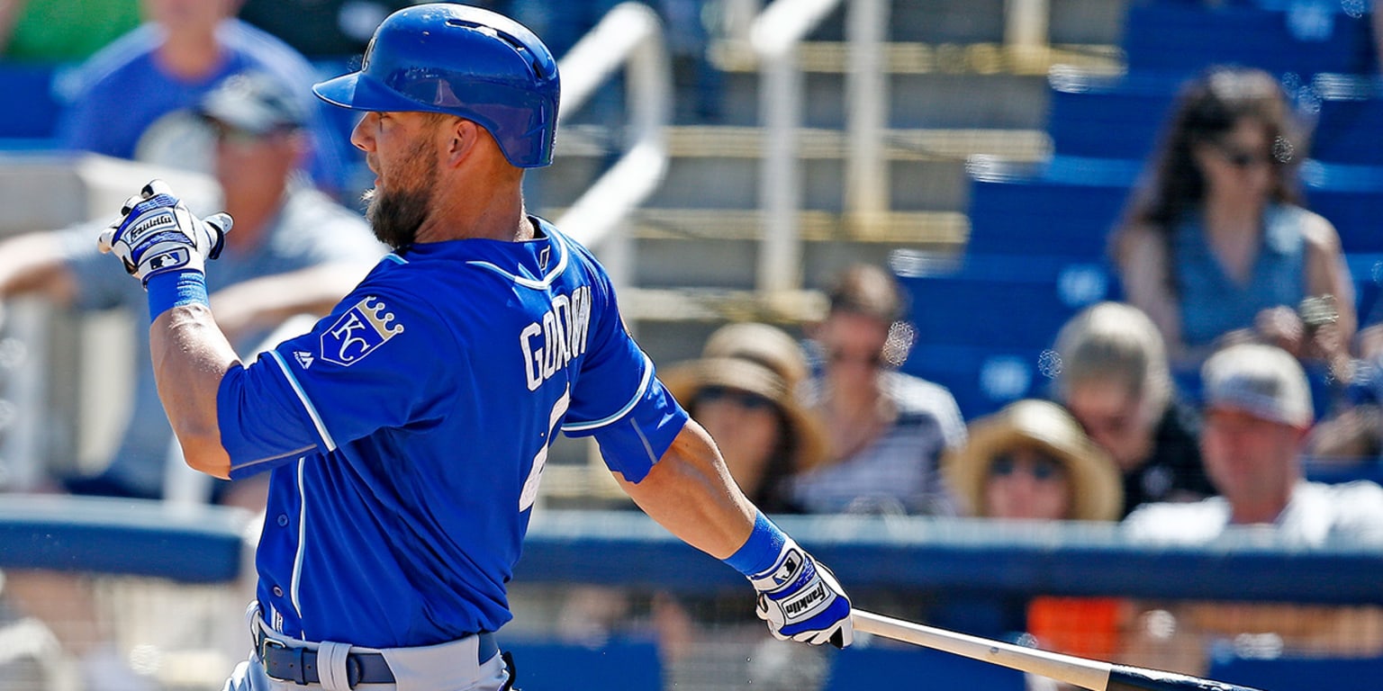 Royals' Christian Colon hits 1st HR of spring