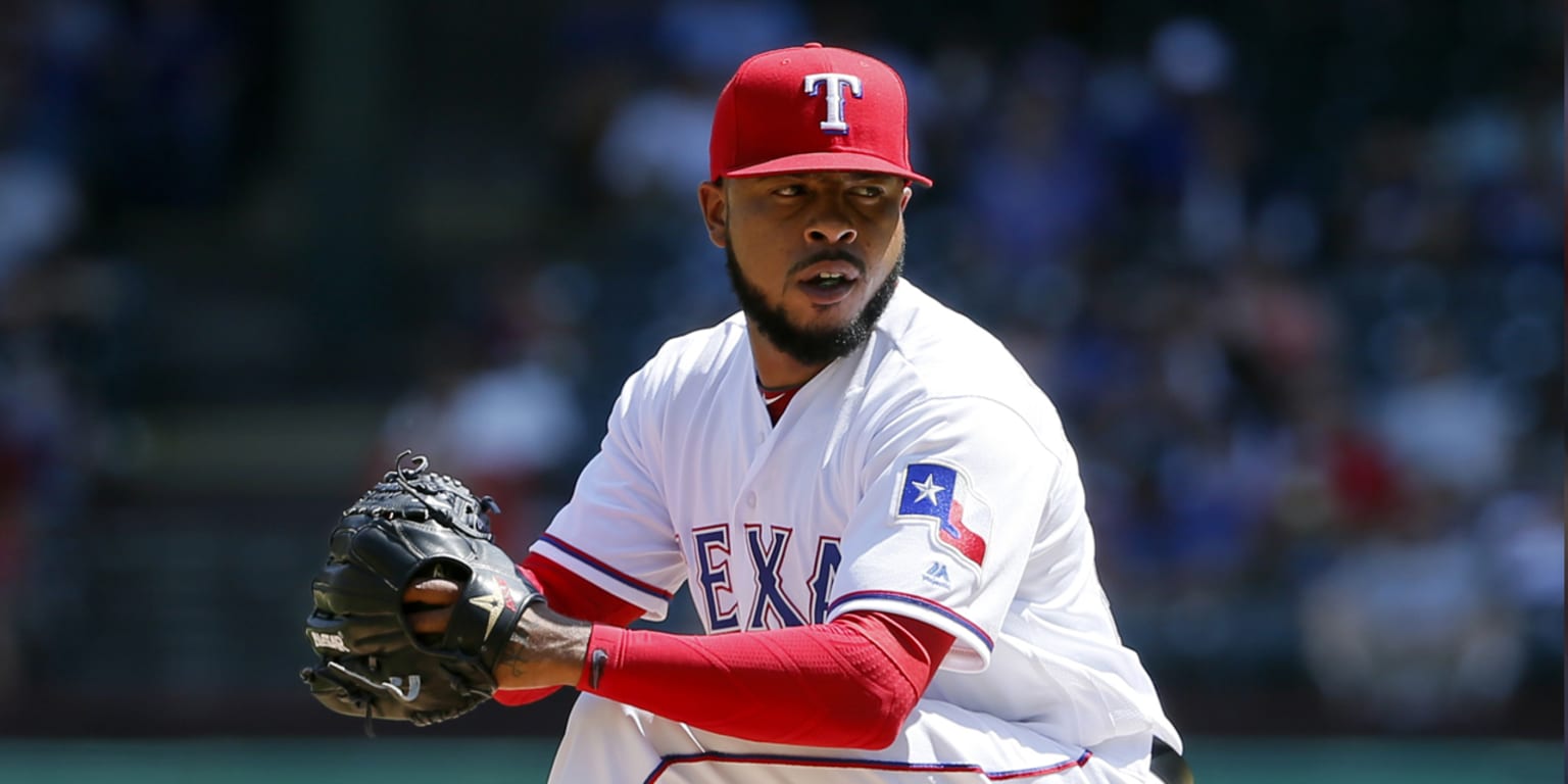 Jeremy Jeffress rejoins Rangers after rehab