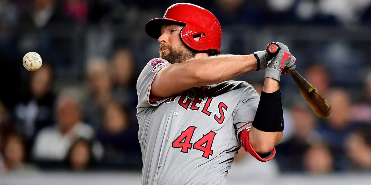 Kevan Smith non-tendered by Angels