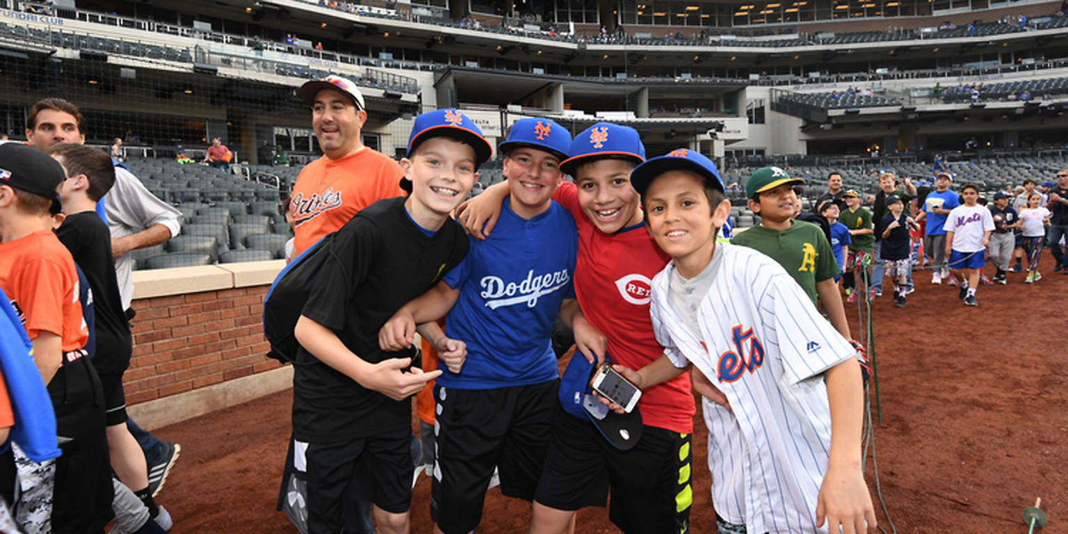 Mets have Play Ball parade around Citi Field