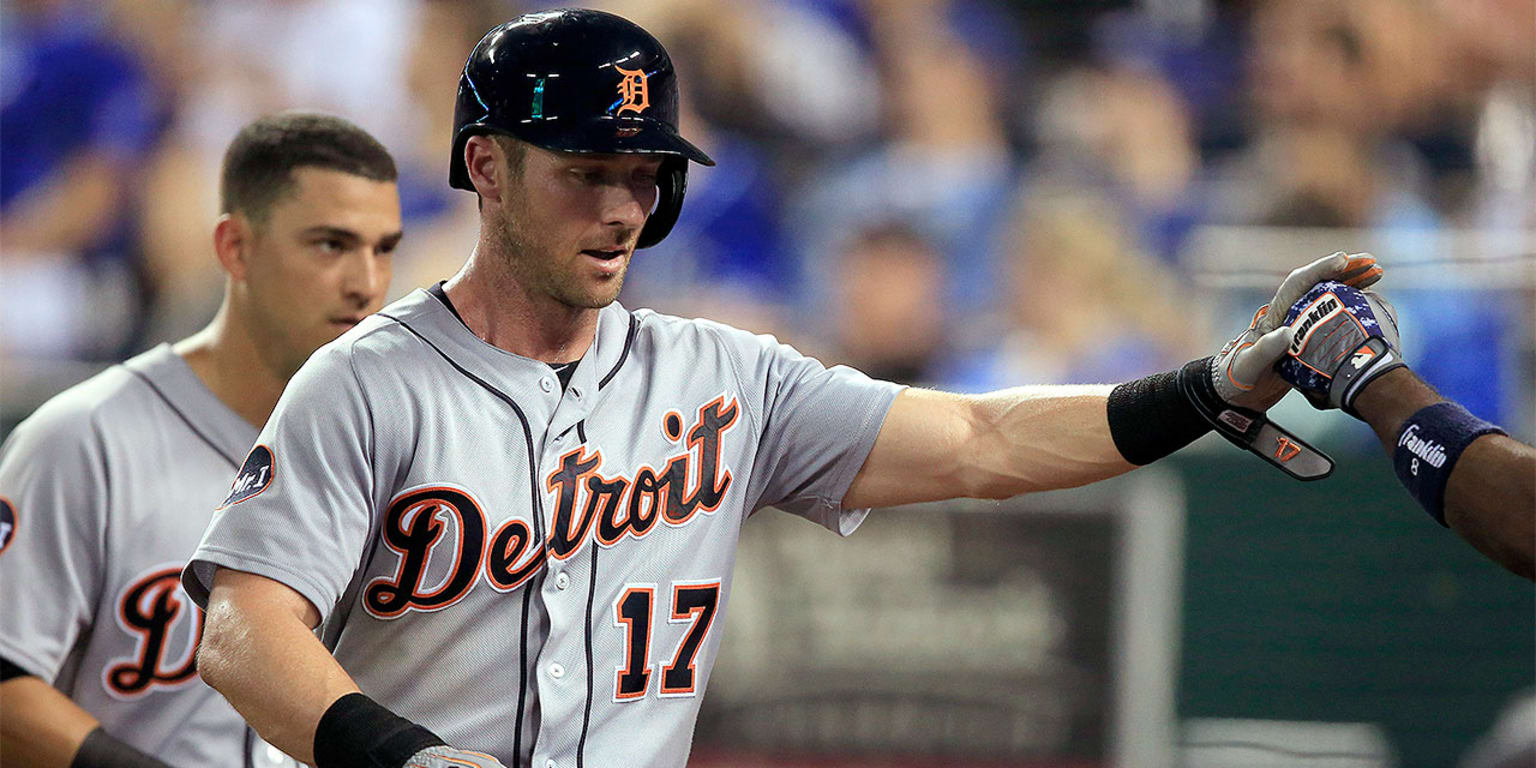 Andrew Romine starts in right field for Tigers