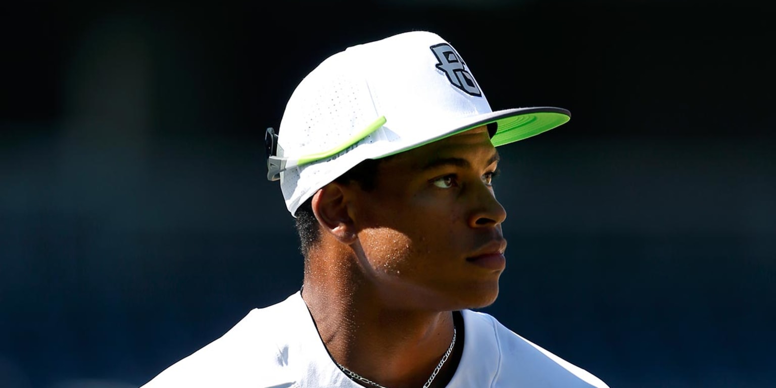 Indians sign top Draft pick Quentin Holmes