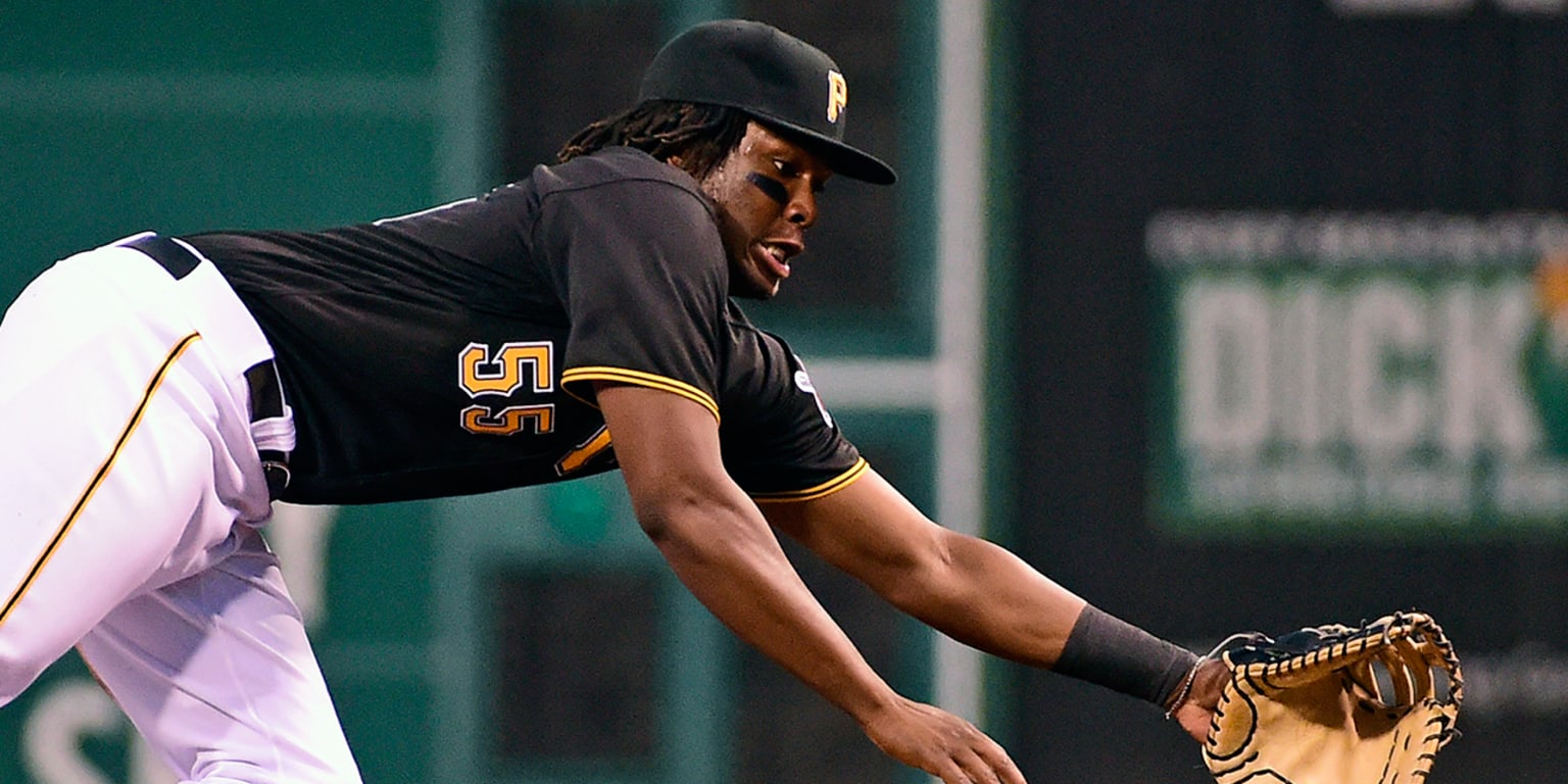 Pirates' Josh Bell making defensive strides