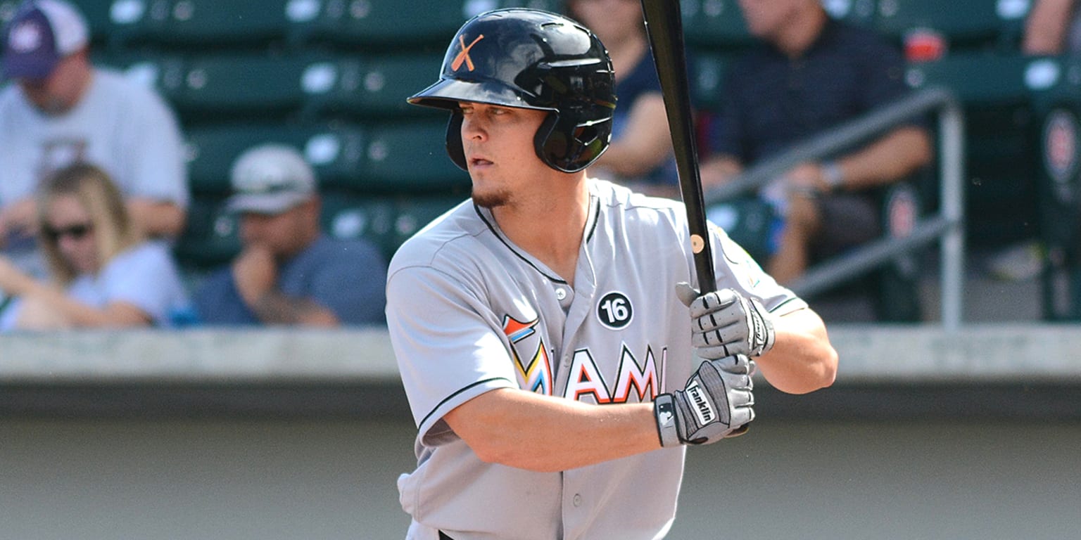 Braxton Lee among 6 added to Marlins roster