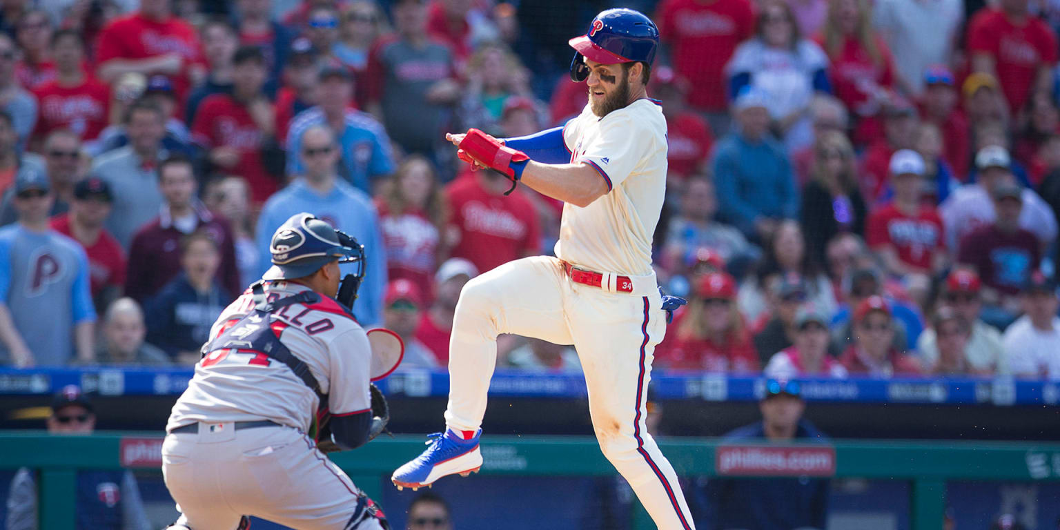 Willians Astudillo's legend keeps growing