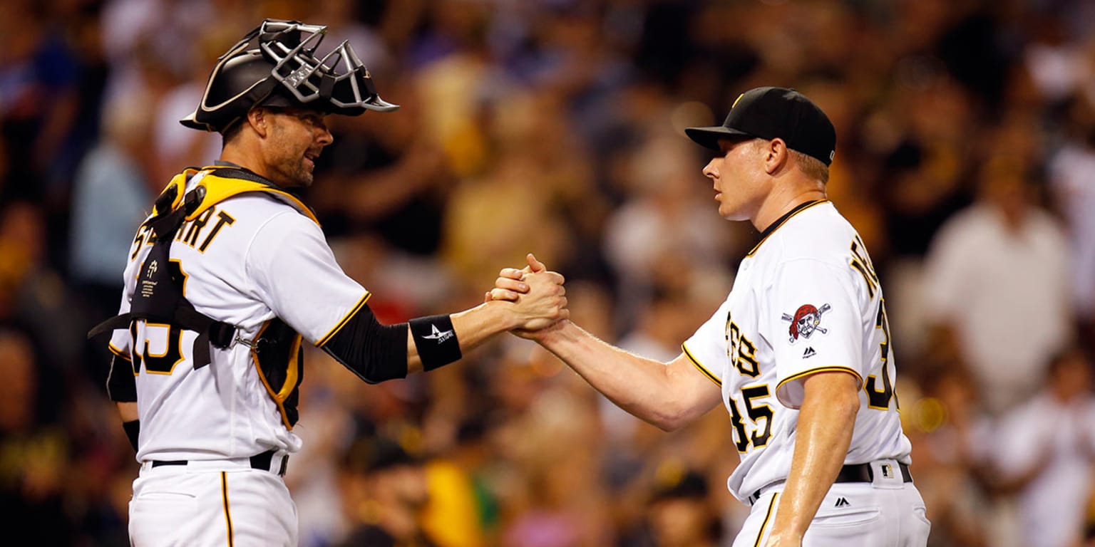 Pirates' bullpen holds off Dodgers in win