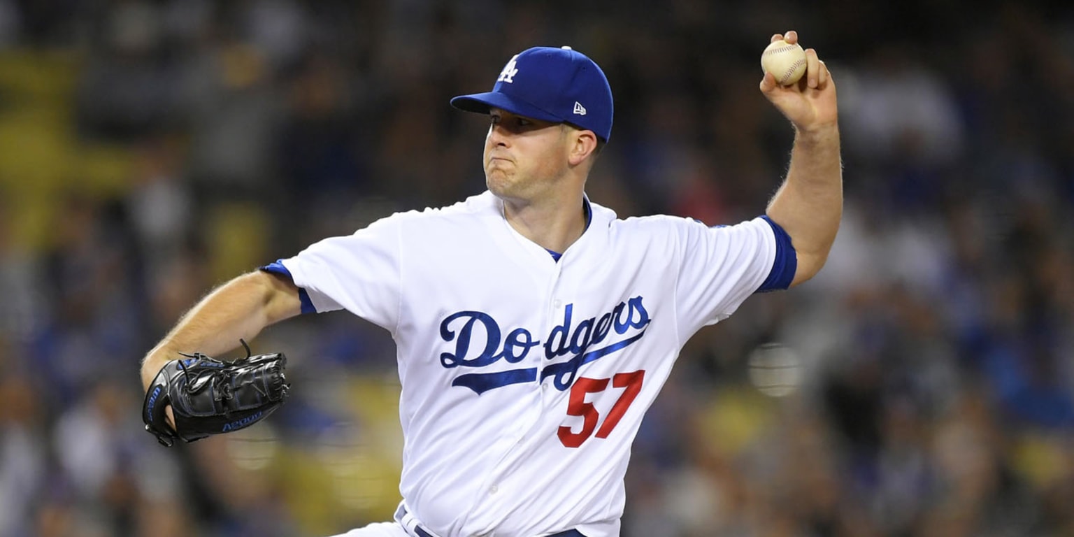 Alex Wood strikes out 11 in win vs. Pirates