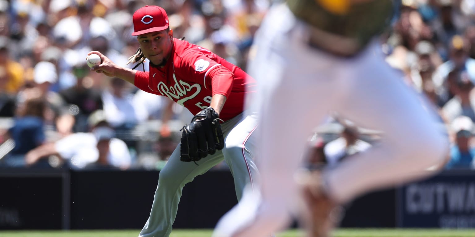 Reds lose series finale in San Diego