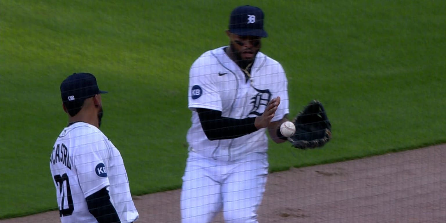 Harold, Willi Castro lead Tigers on Lou Whitaker night