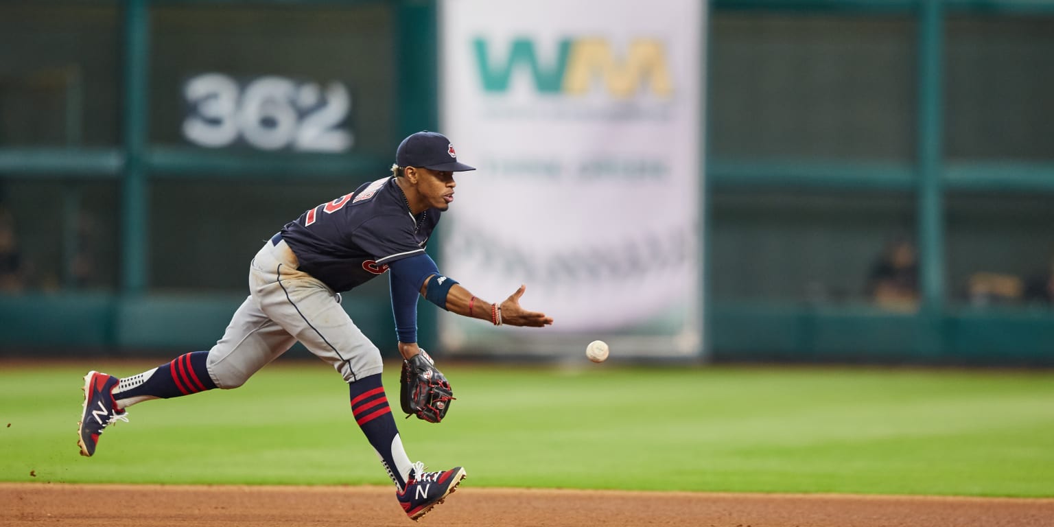 Francisco Lindor gives his best fielding tips