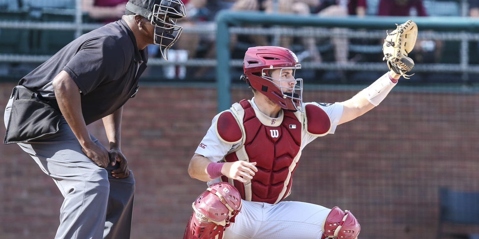 Reds sign Mat Nelson