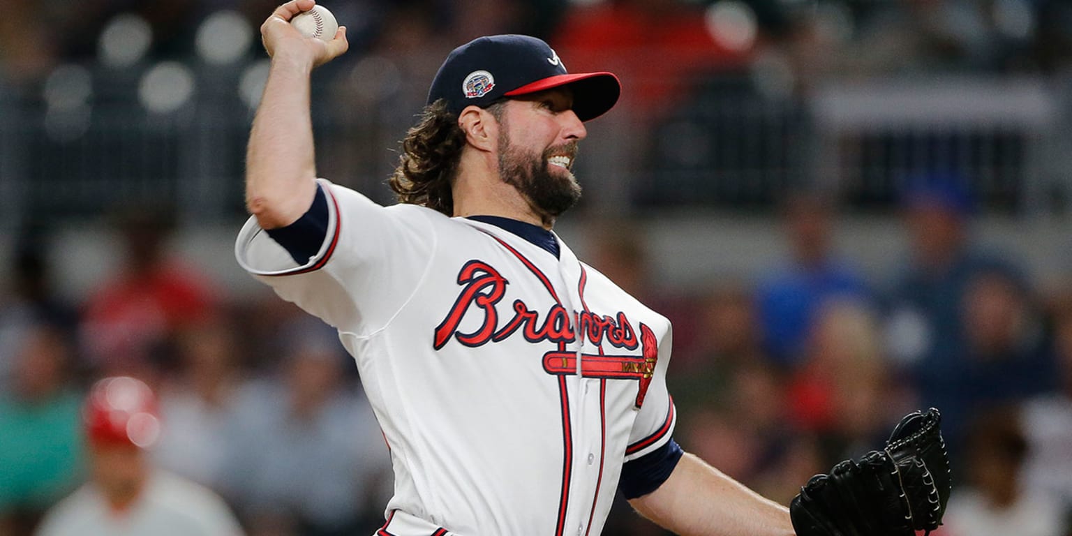 Braves' R.A. Dickey delivers best start of '17