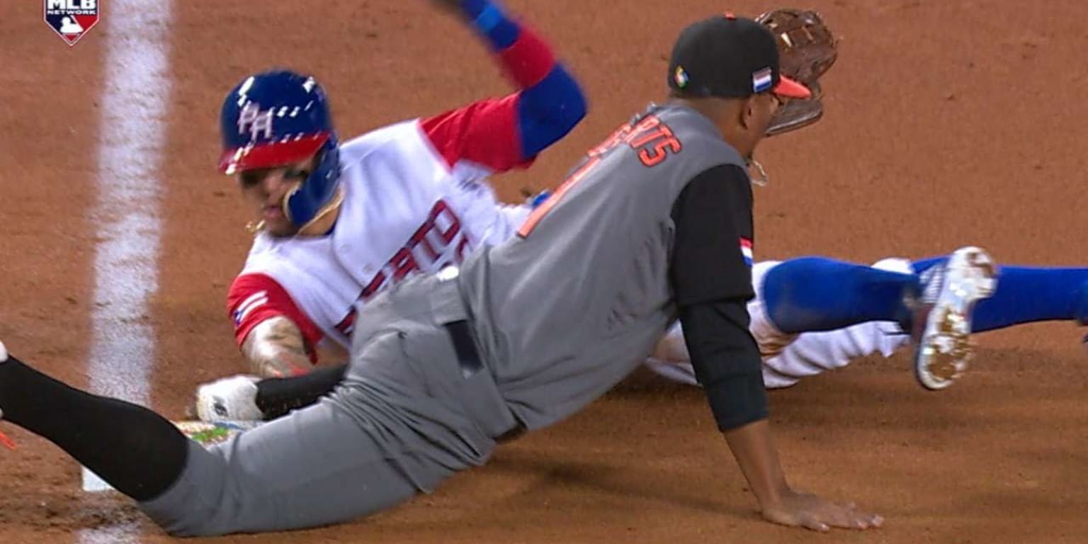 For his next act, baseball magician Javy Baez used sleight of hand to ...