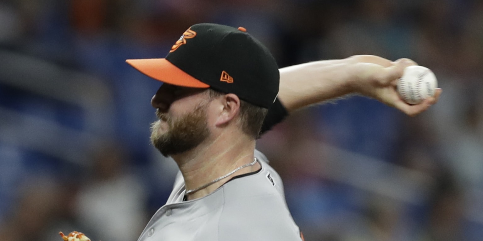 Right-hander Mike Wright joins Mariners