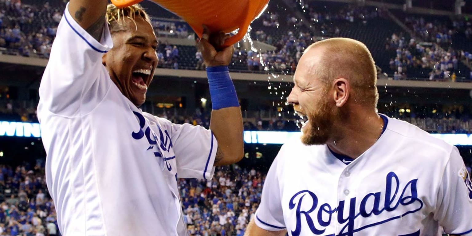 Royals' Brandon Moss scores game-winning run