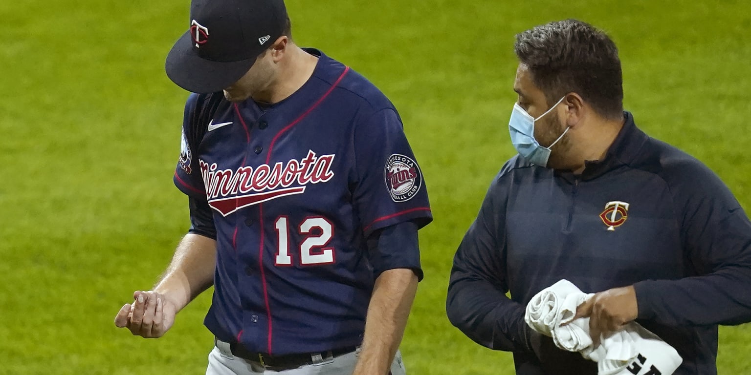 Jake Odorizzi exits return start with finger injury