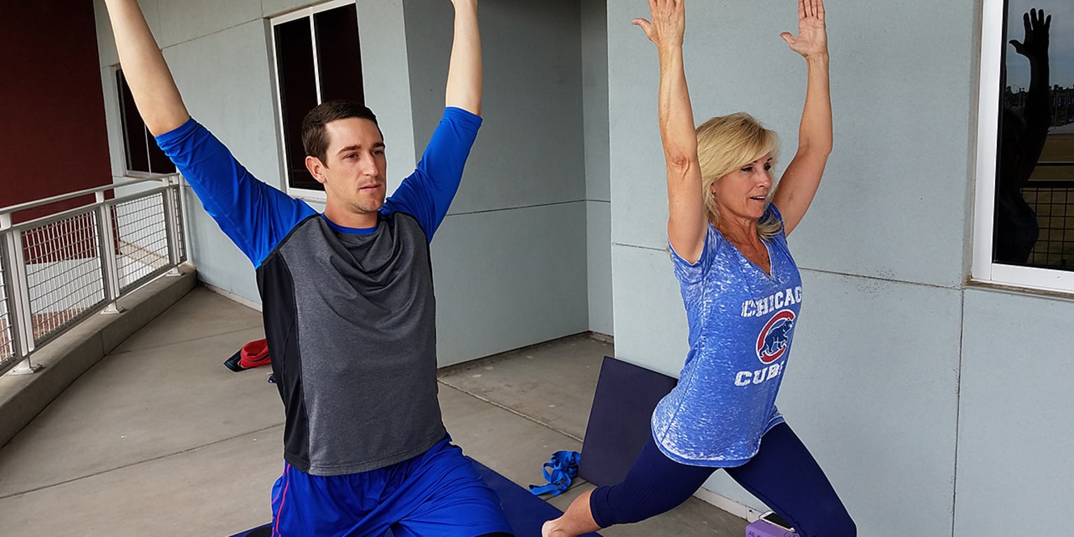 Cubs' Kyle Hendricks finds strength in yoga