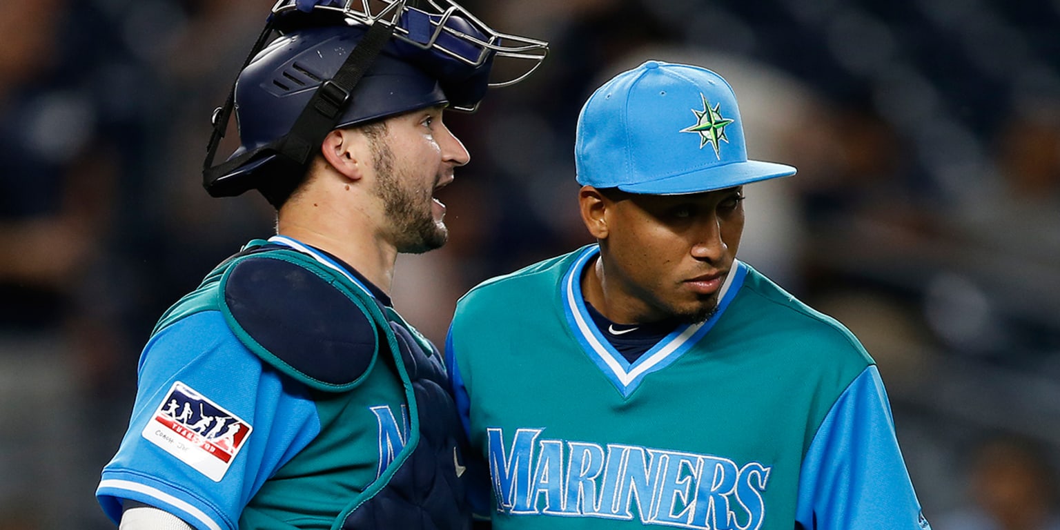 Mariners Edwin Diaz records 30th save