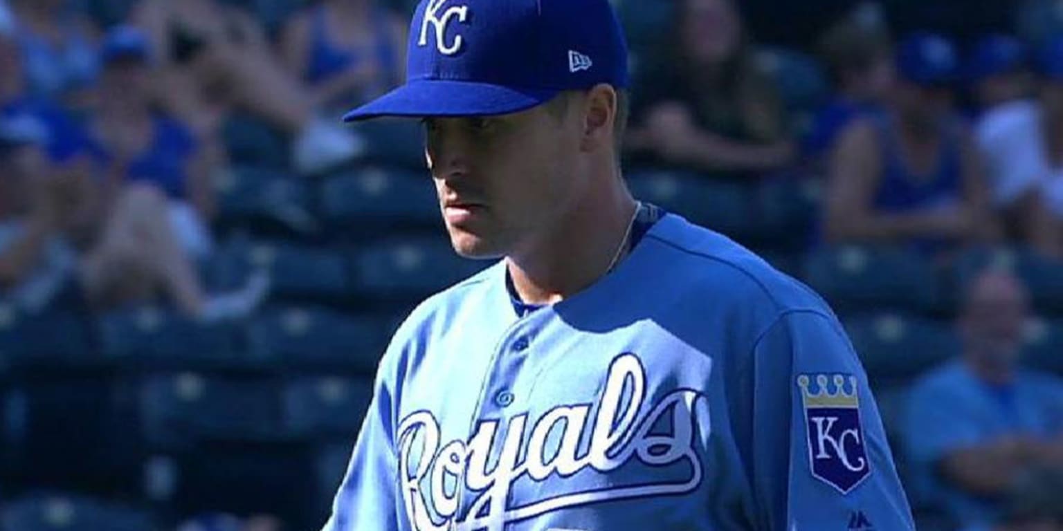 Royals Mike Morin signs one-year deal
