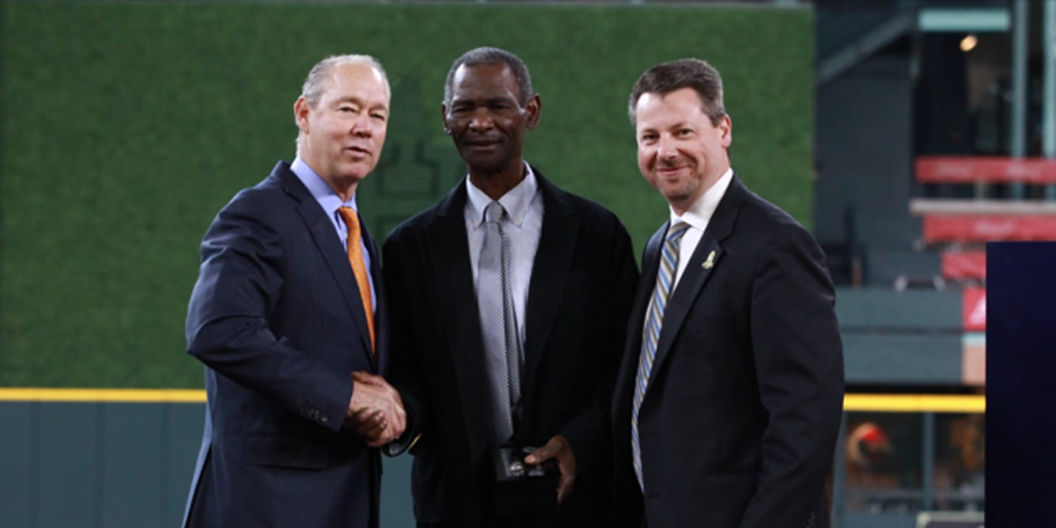 70-year-old Astros employee gets Series ring