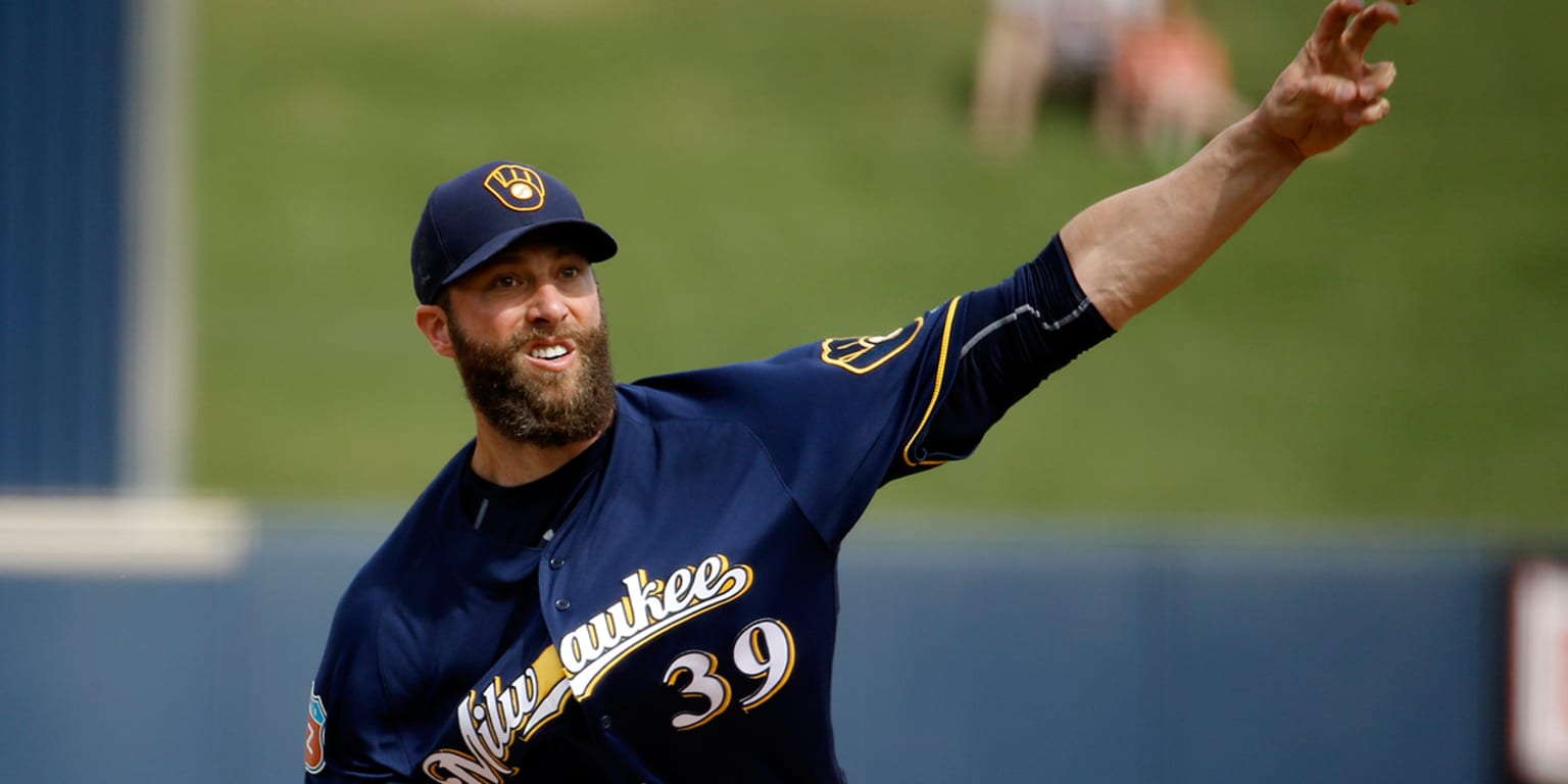 Chris Capuano makes Brewers roster