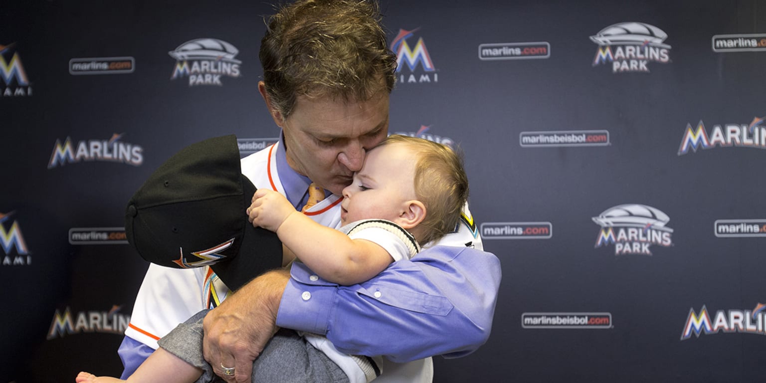 Marlins' Mattingly talks kids in clubhouse