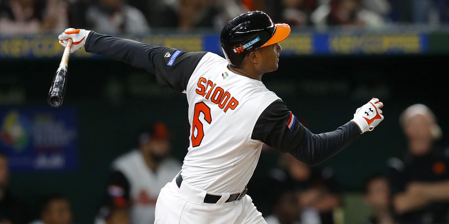 Orioles' Jonathan Schoop returns from Classic