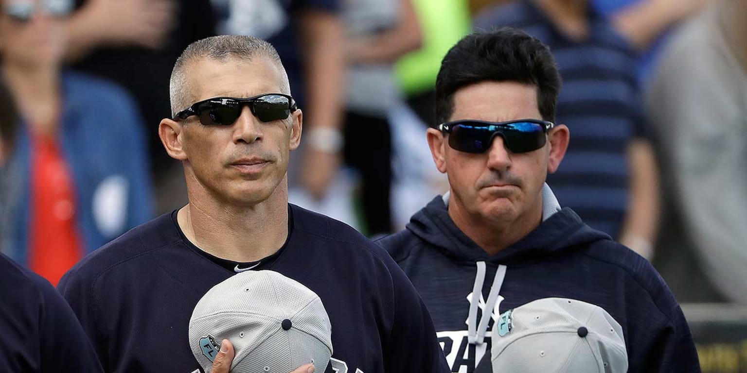 Yankees' Rob Thomson fills in as manager