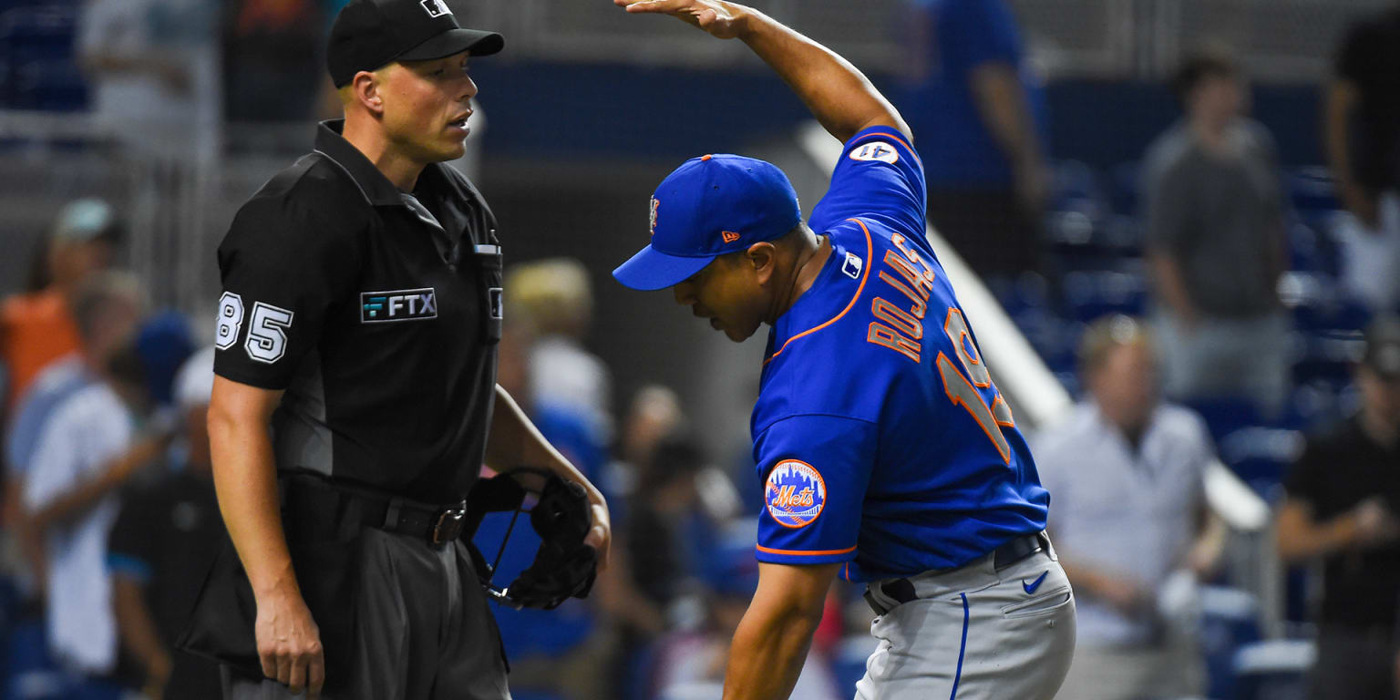 Luis Rojas holds extended pregame meeting