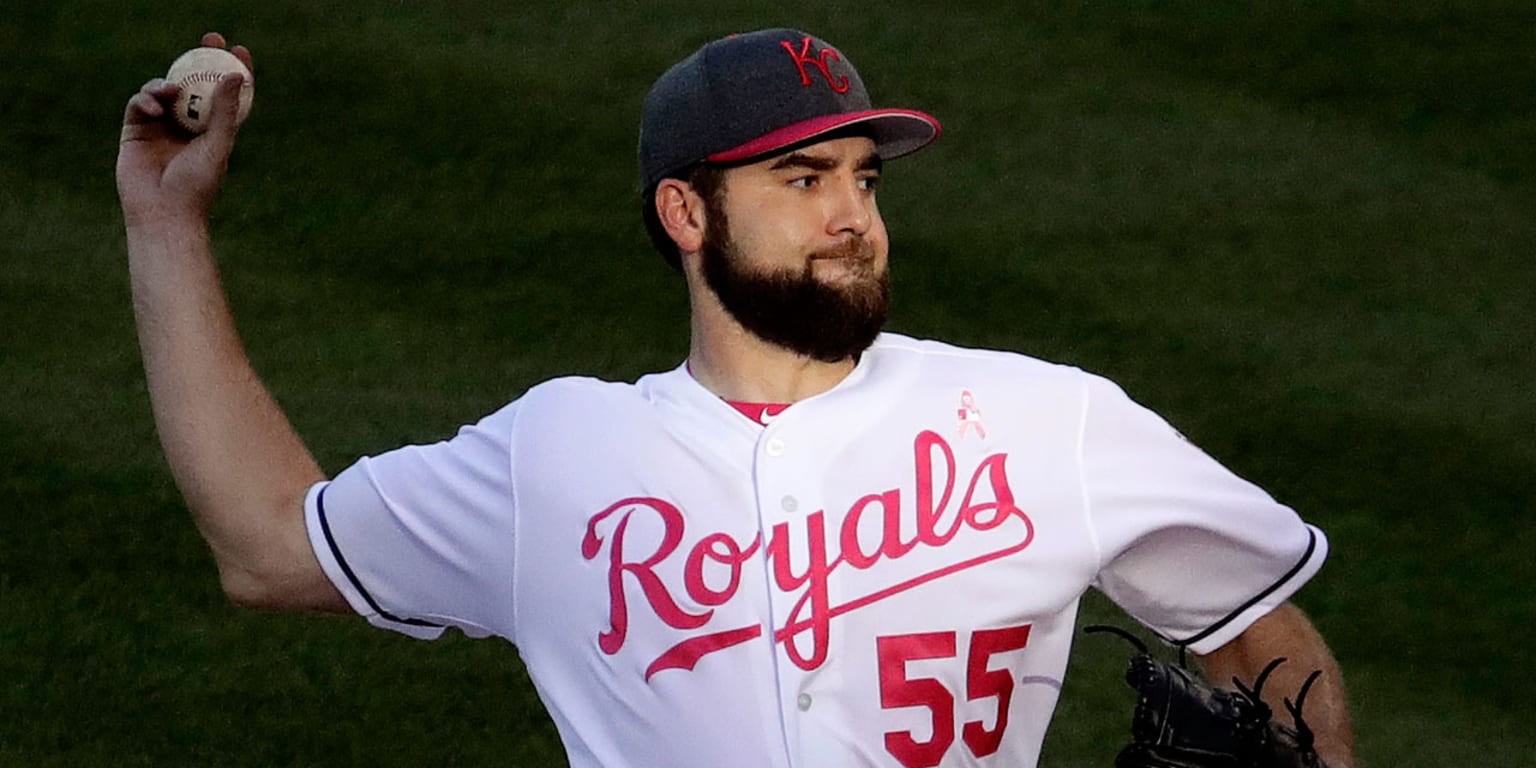 Karns hace historia con 12 ponches y Reales superan a los Orioles