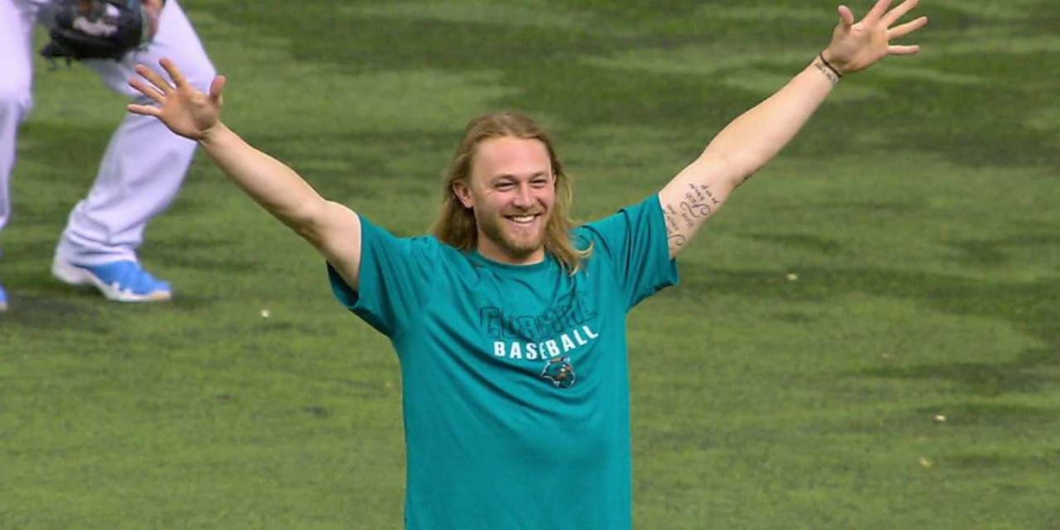Watch Taylor Motter celebrate Coastal Carolina's first-ever College ...
