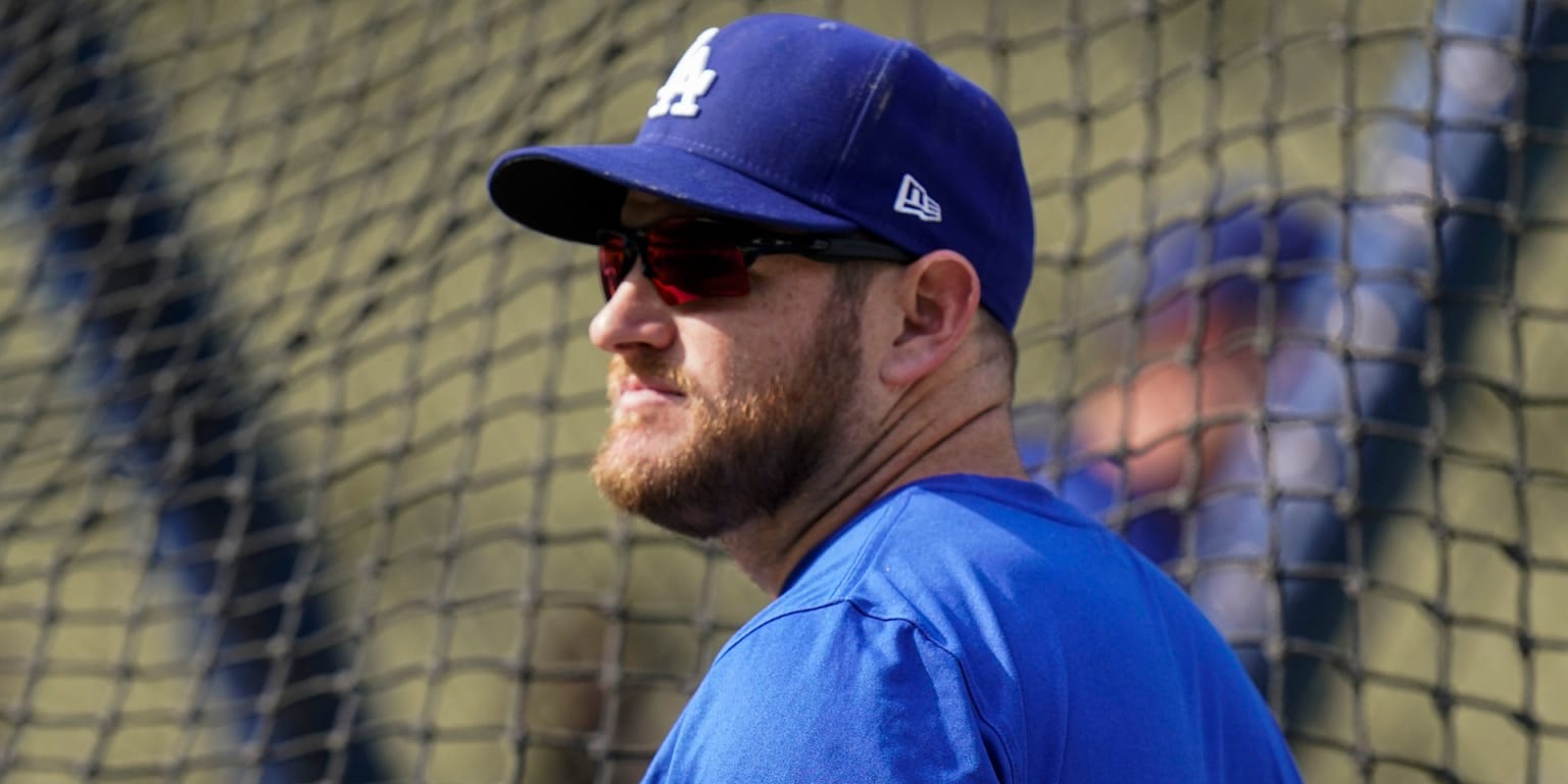Max Muncy announces torn UCL