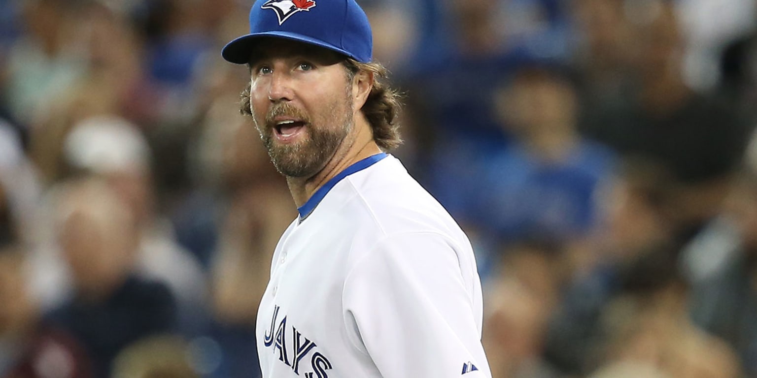 Blue Jays' R.A. Dickey had knee surgery