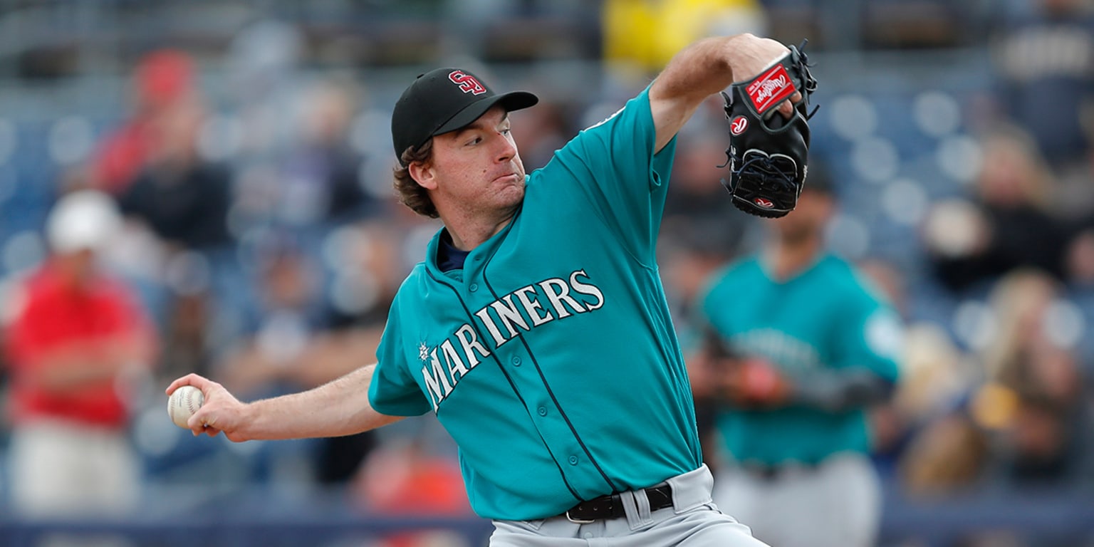 Mariners' Andrew Moore sharp in spring debut