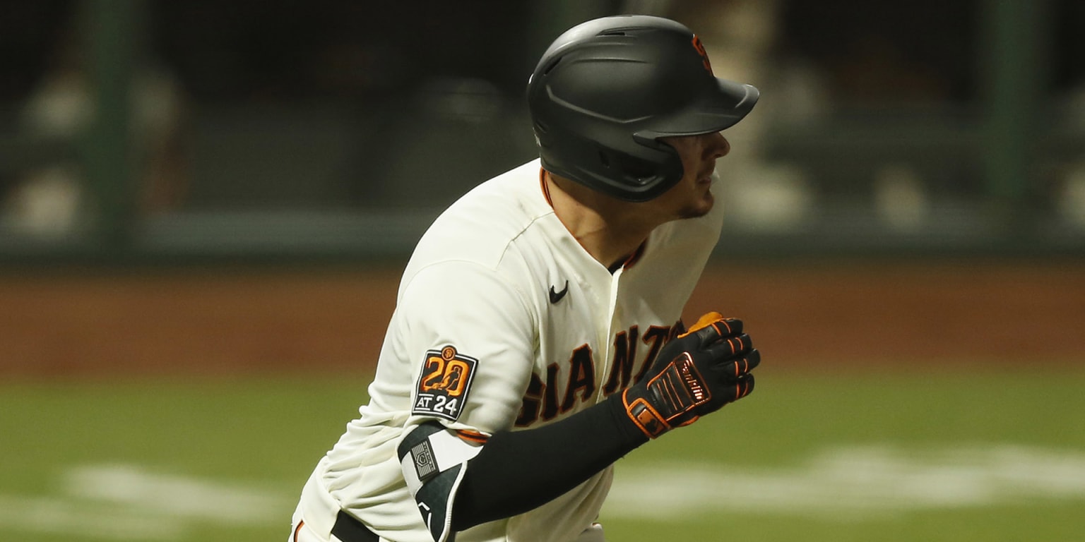 Alex Dickerson hits pinch-hit home run in Giants win