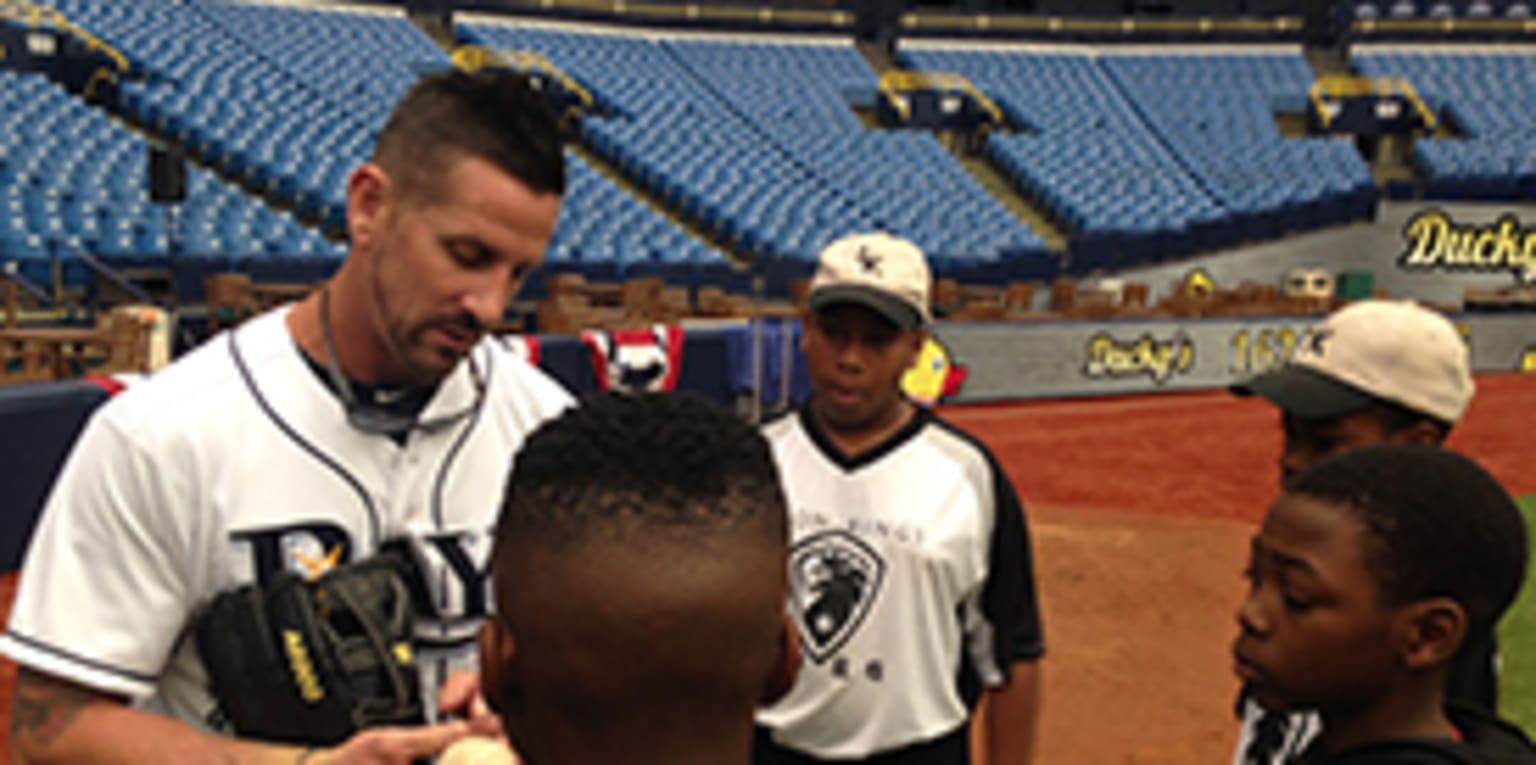 MLB alumni preach hard work at Tampa clinic