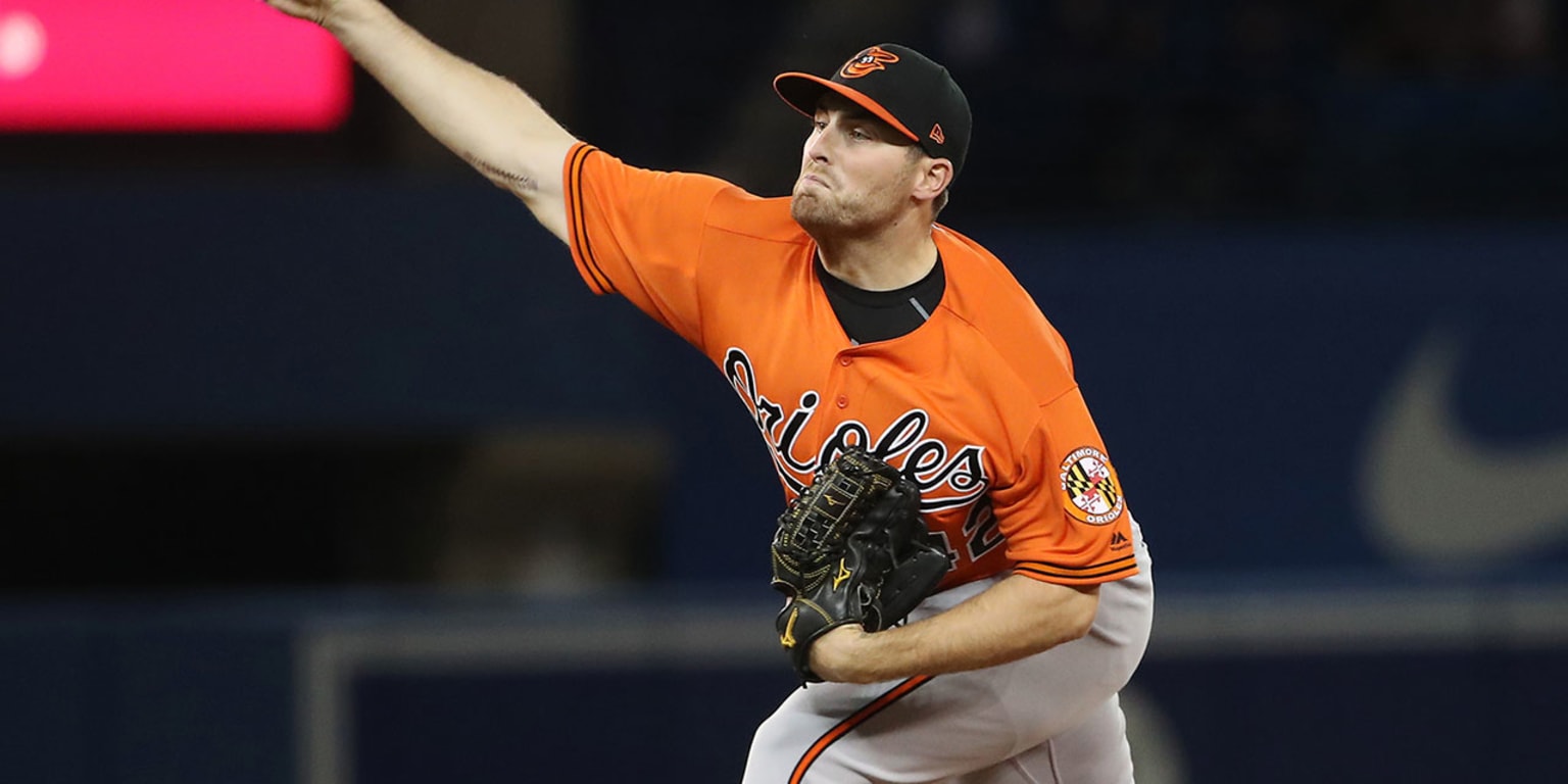 Asher se lució en Toronto, pero HR de Morales dejó a Orioles en el terreno