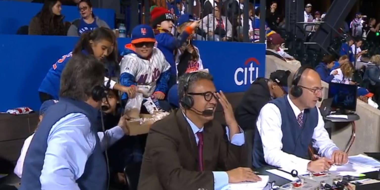 The Mets' broadcasters shared their snacks with the young fans who ...