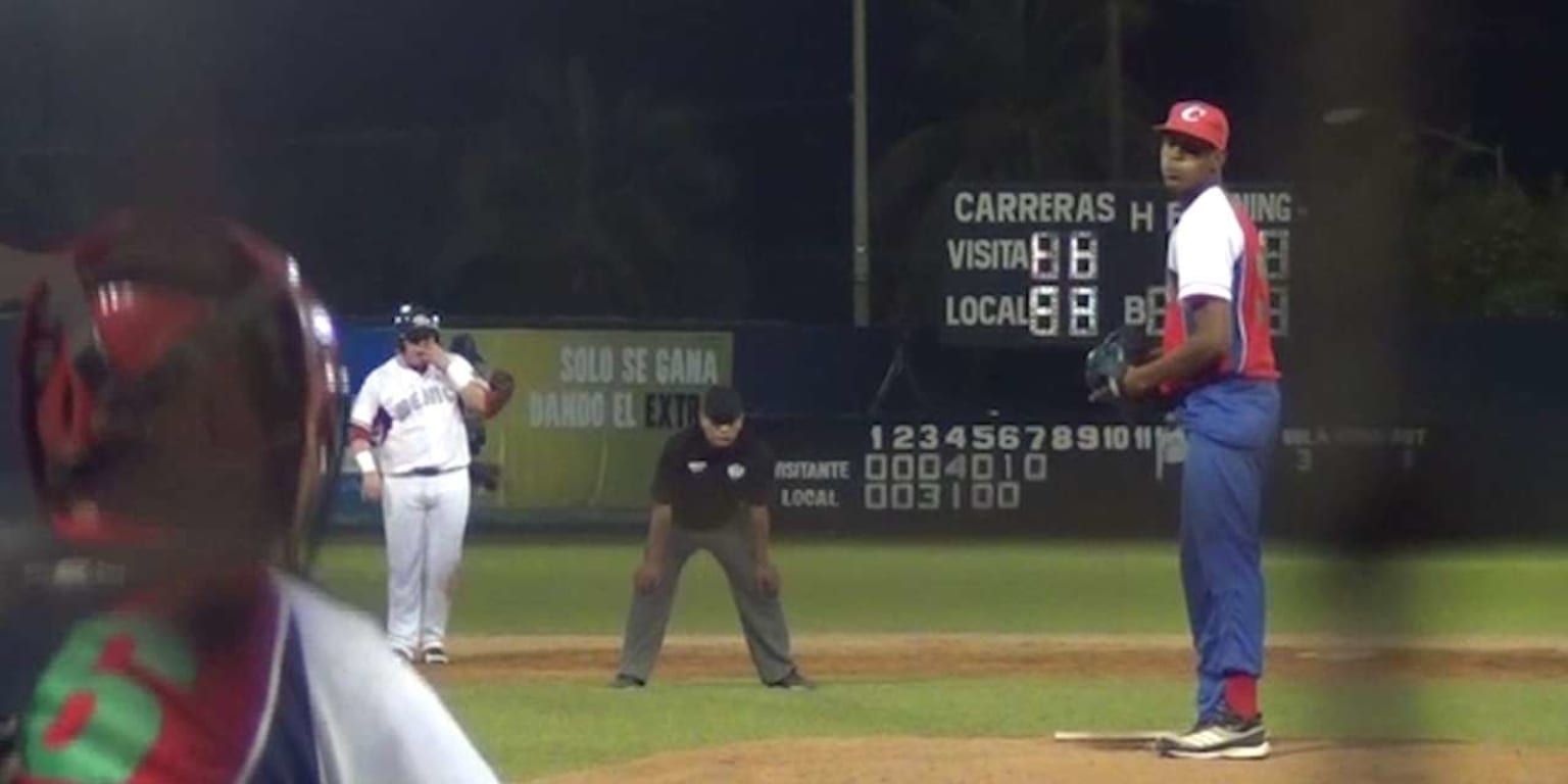 Padres sign international prospect Bolanos