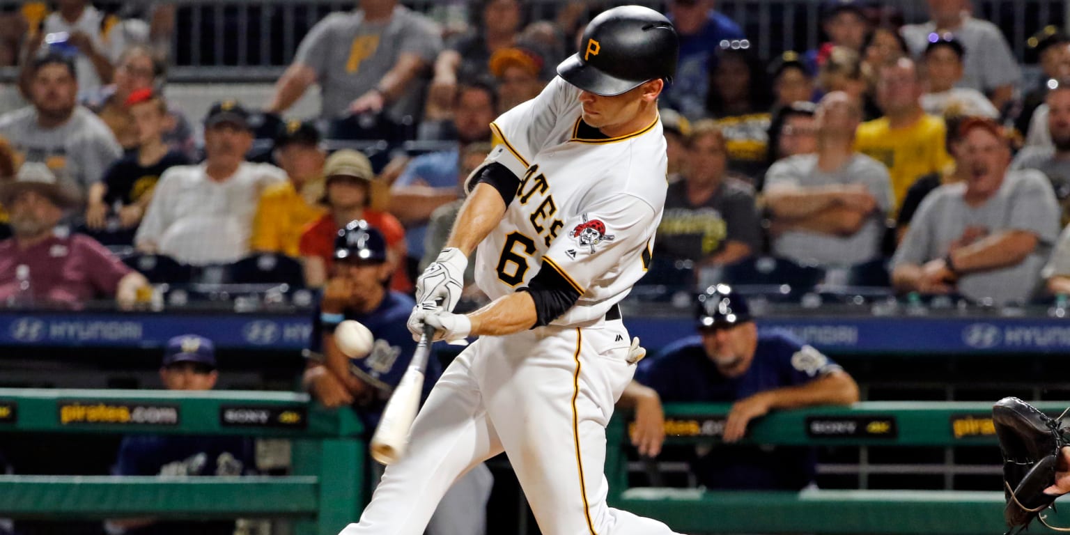 Pirates' Max Moroff beats Brewers in extras