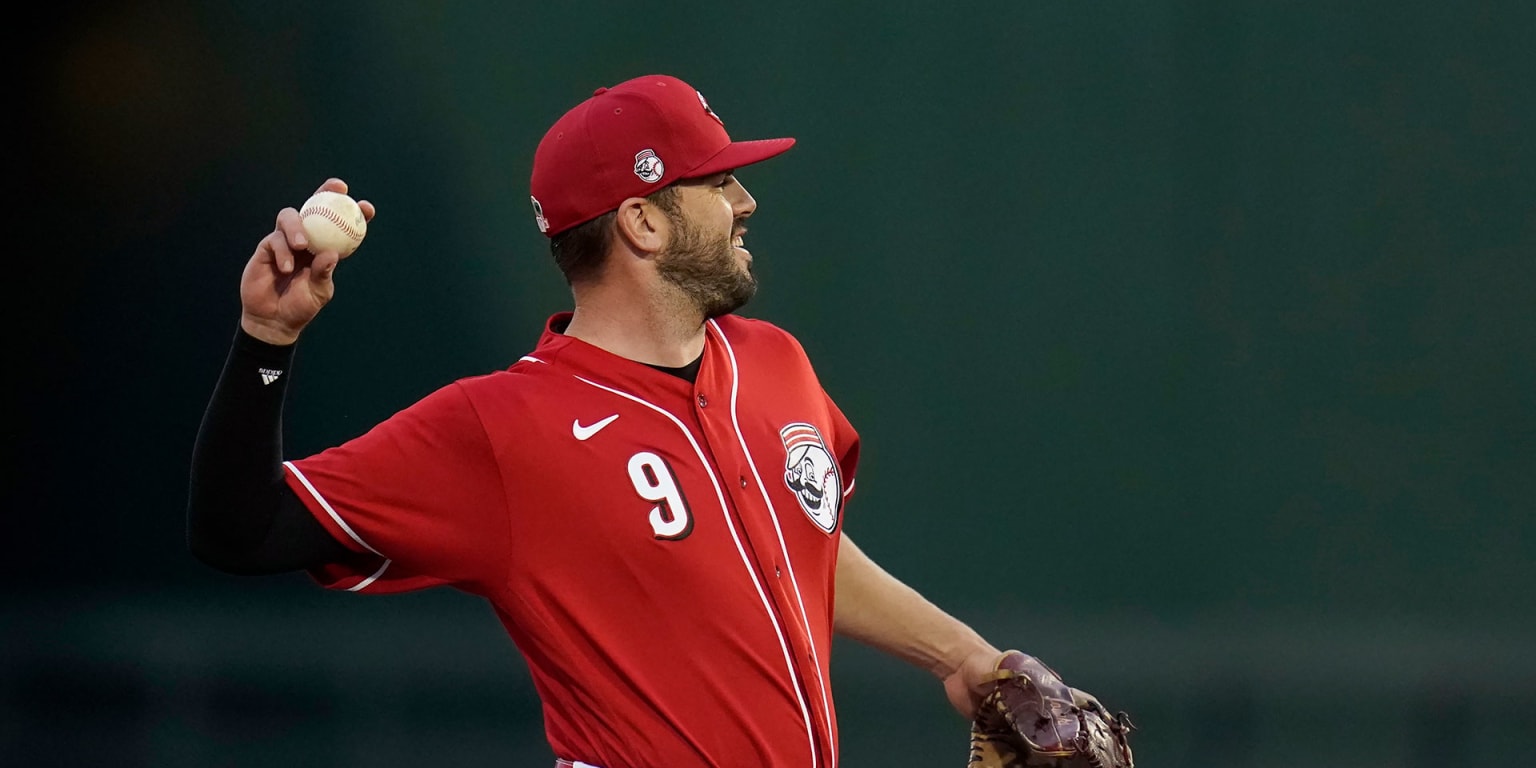 Mike Moustakas glad to return to third base