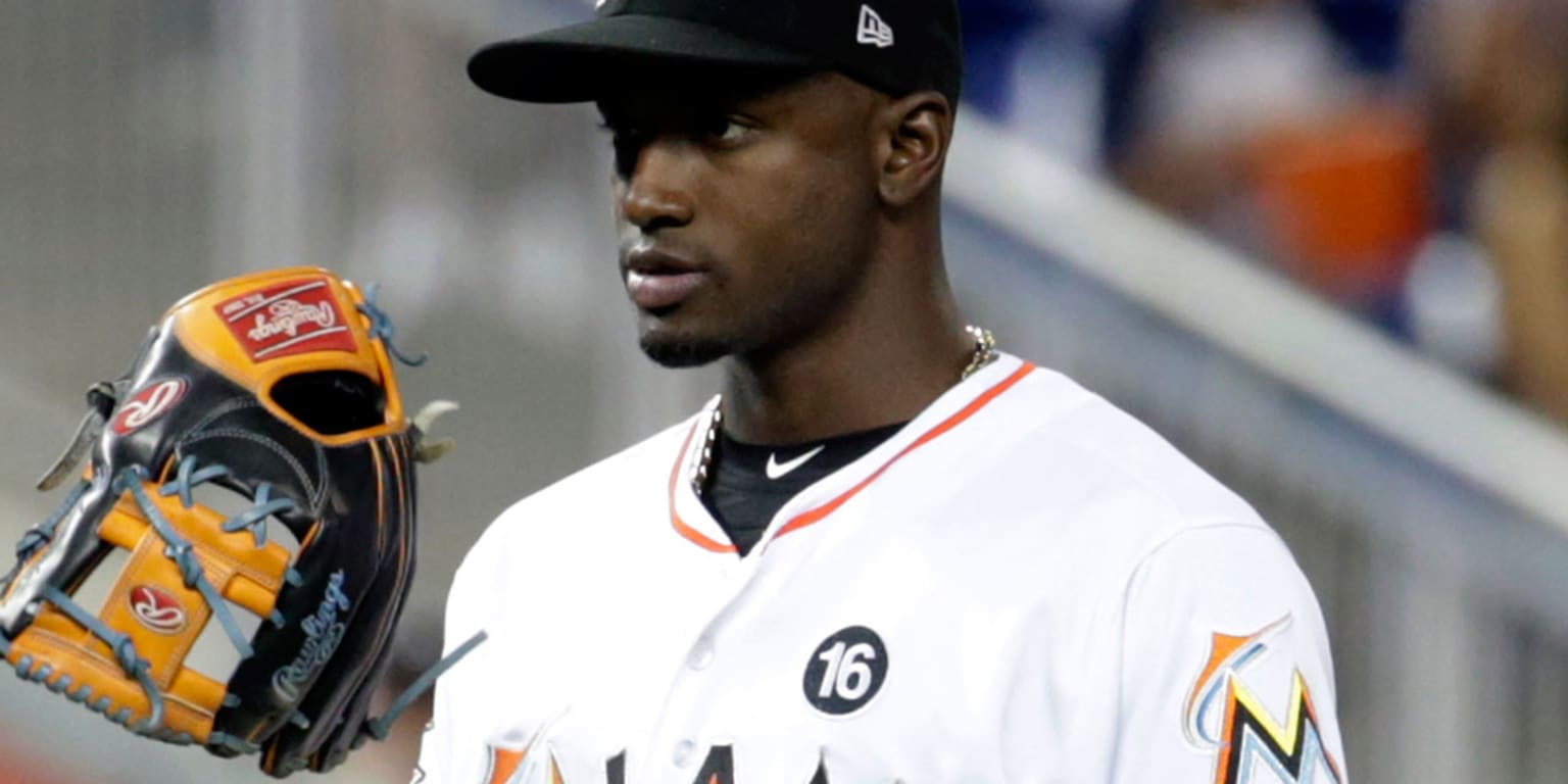 Marlins trade Adeiny Hechavarria to Rays