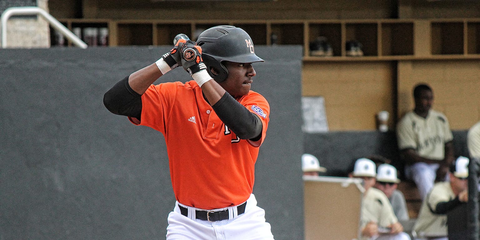 Outfielder Kyle Lewis wins Golden Spikes Award