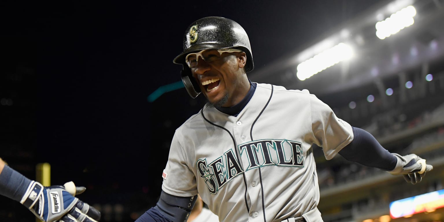 Shed Long producing in leadoff role for Mariners